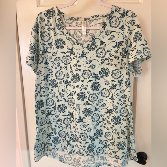 LuLaRoe | Tops | Lularoe Short Sleeve Tshirt | Poshmark